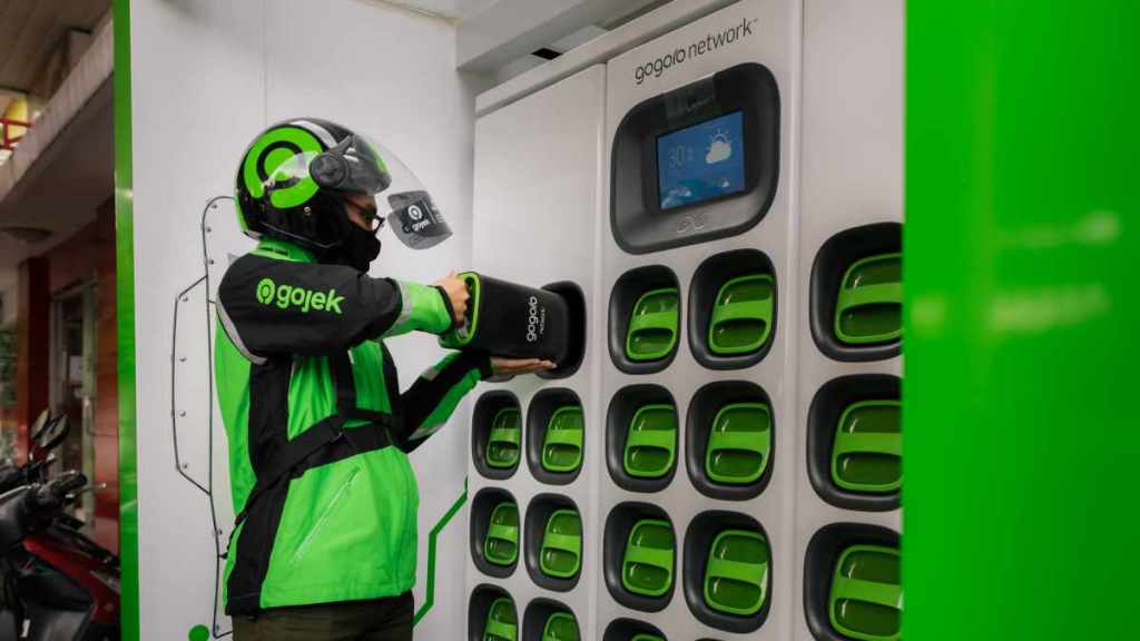 Gojek-backed EV firm 🤝 with battery station maker Gogoro