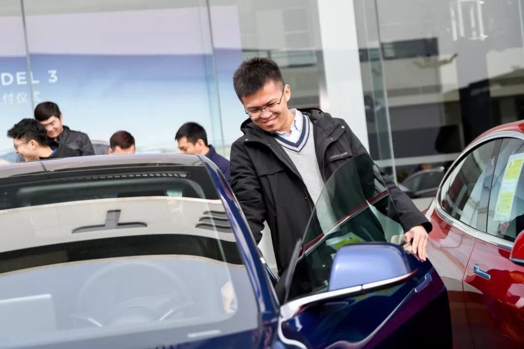 Tesla is looking for a country manager in Singapore