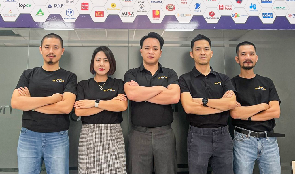 Ctrip co-founder invests in Vietnamese travel startup Vntrip