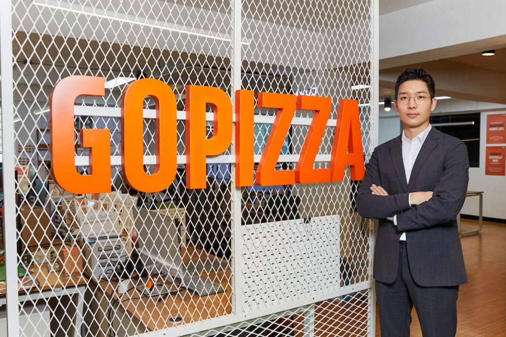 South Korean startup serves pizza with AI and robotics. But is it a ...
