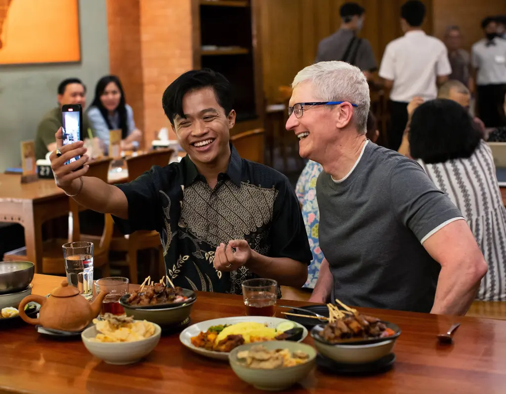 Apple announces Indonesia academy as Tim Cook meets Jokowi