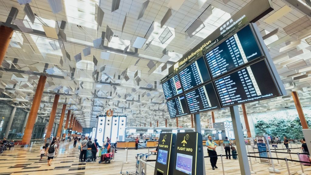 You only need 10 seconds to pass through Changi immigration