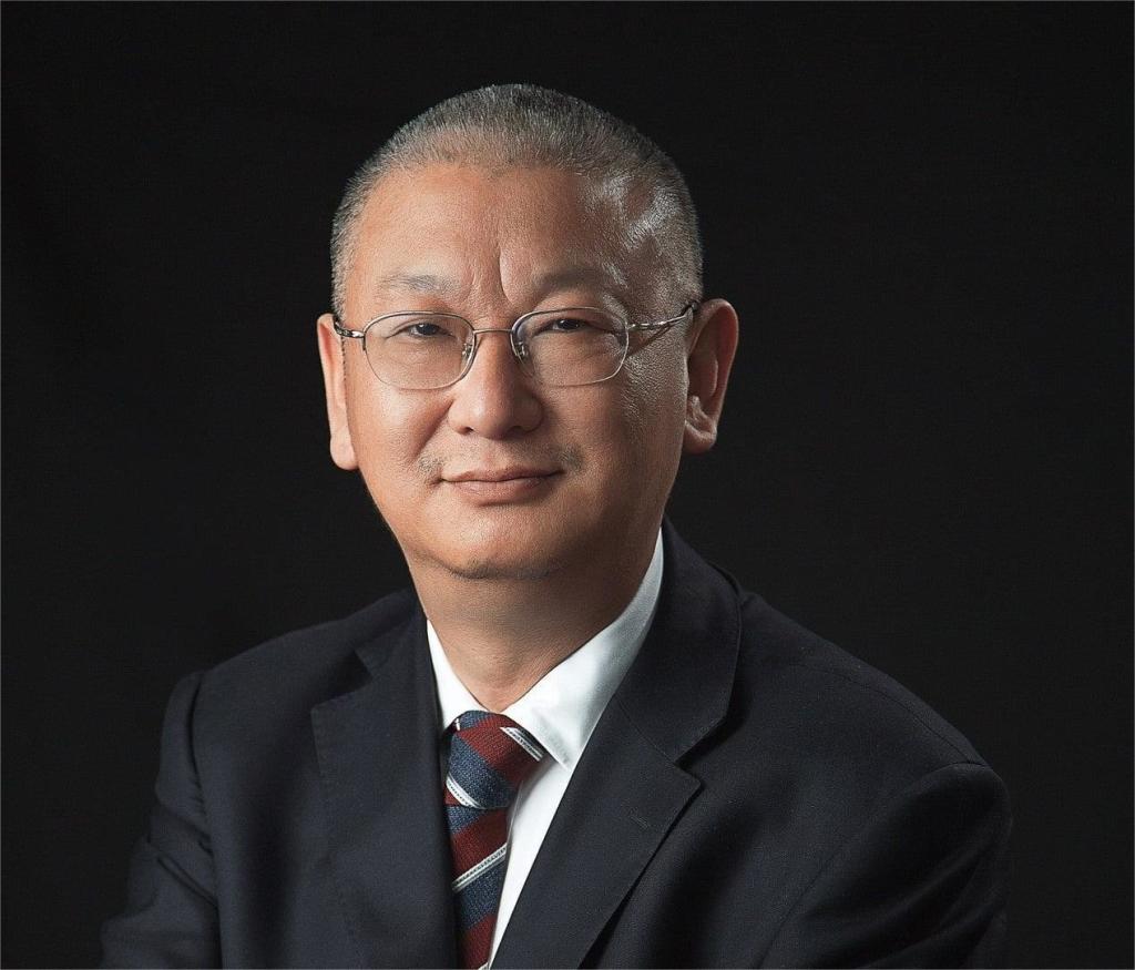 Chinese solar giant Longi founder steps down after Q1 losses