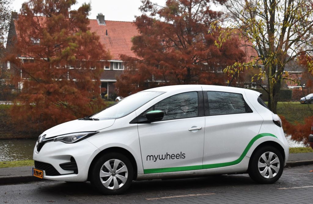 Dutch car-sharing firm MyWheels plugs in 500 Renault EVs
