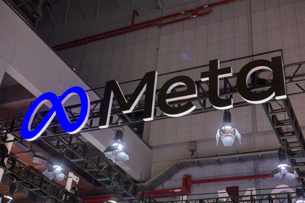 Meta recruits Chinese AI experts for new Superintelligence Labs