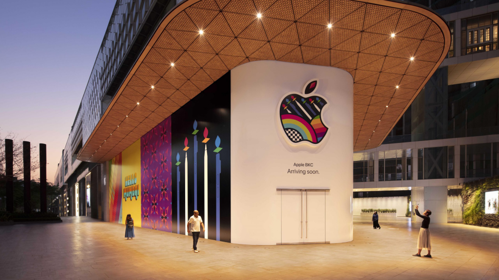 Apple expands in India with new store opening