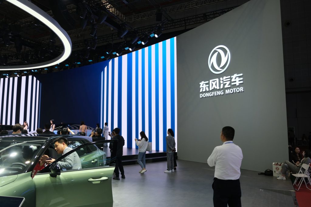 China's Dongfeng to privatize unit, spin off EV arm