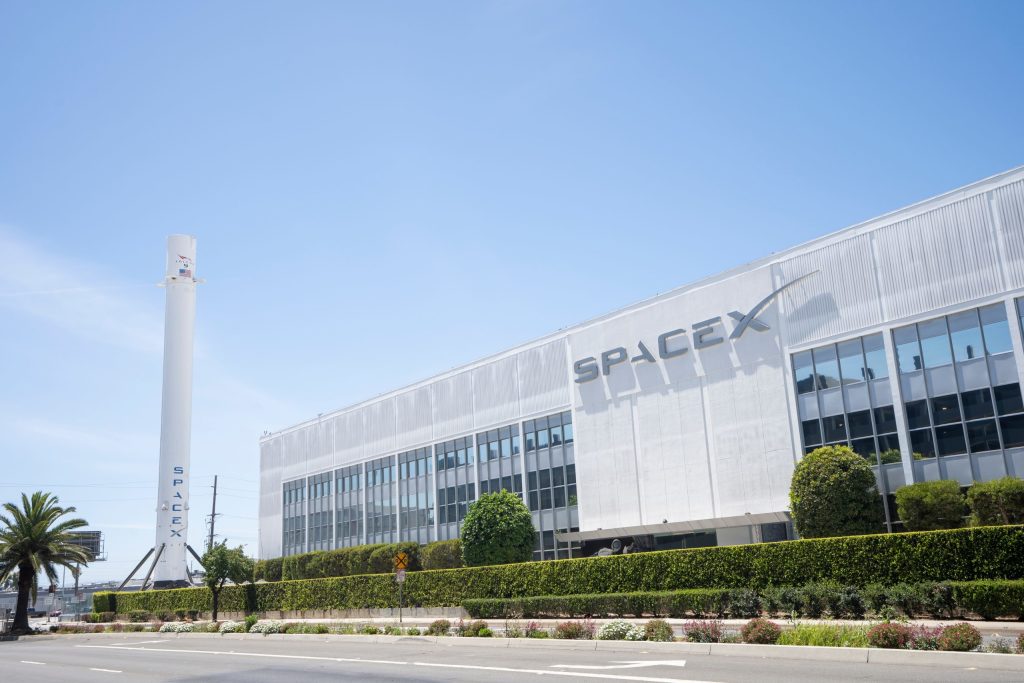 SpaceX to buy $17b wireless spectrum for Starlink network