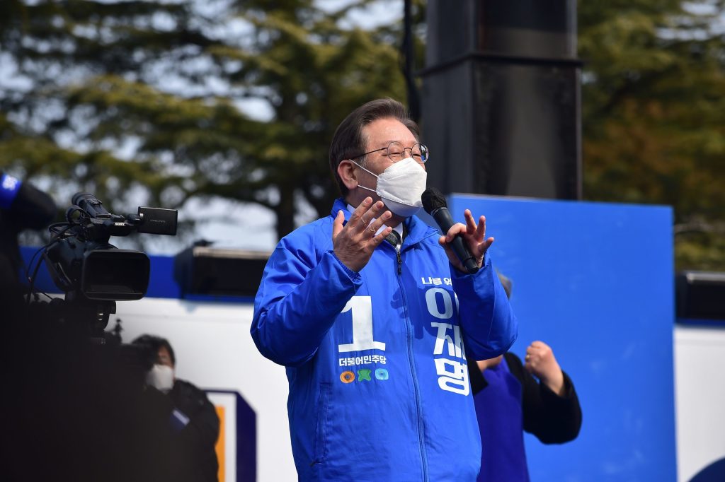 S Korea presidential candidate Lee Jae-myung backs chip tax credit