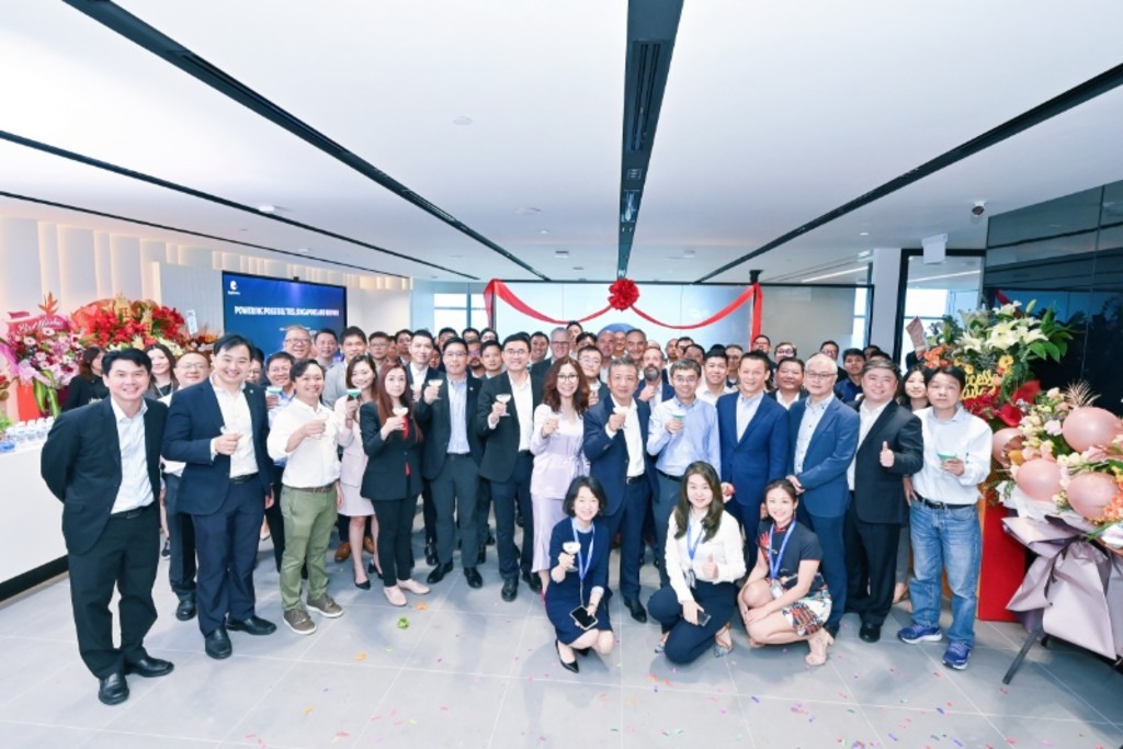 Chinese chipmaker GigaDevice jumps over 45% in HK debut