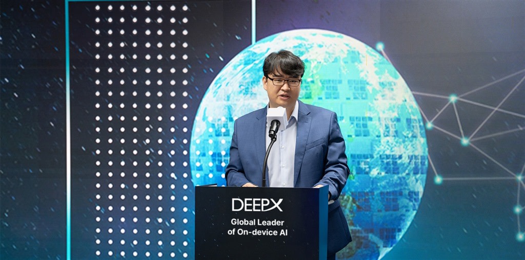 Korean chip startup DeepX debuts AI module in Japan