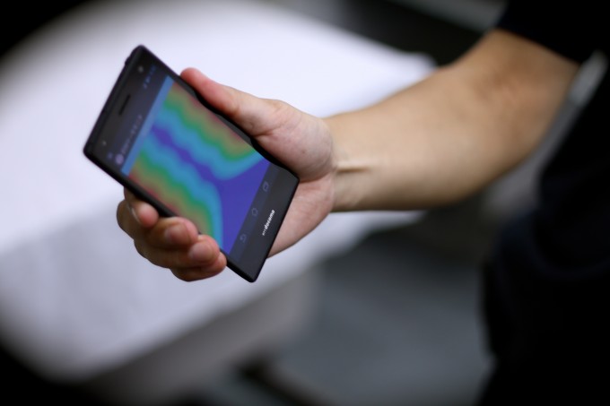 Docomo's Grip UI: Concept Smartphone Interface Improves One-Hand Input