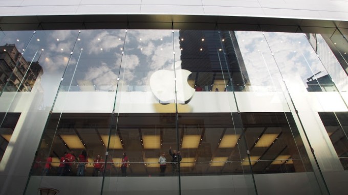 This is Apple's Amazing Glass-Fronted Third Store in Hong Kong [PICS]