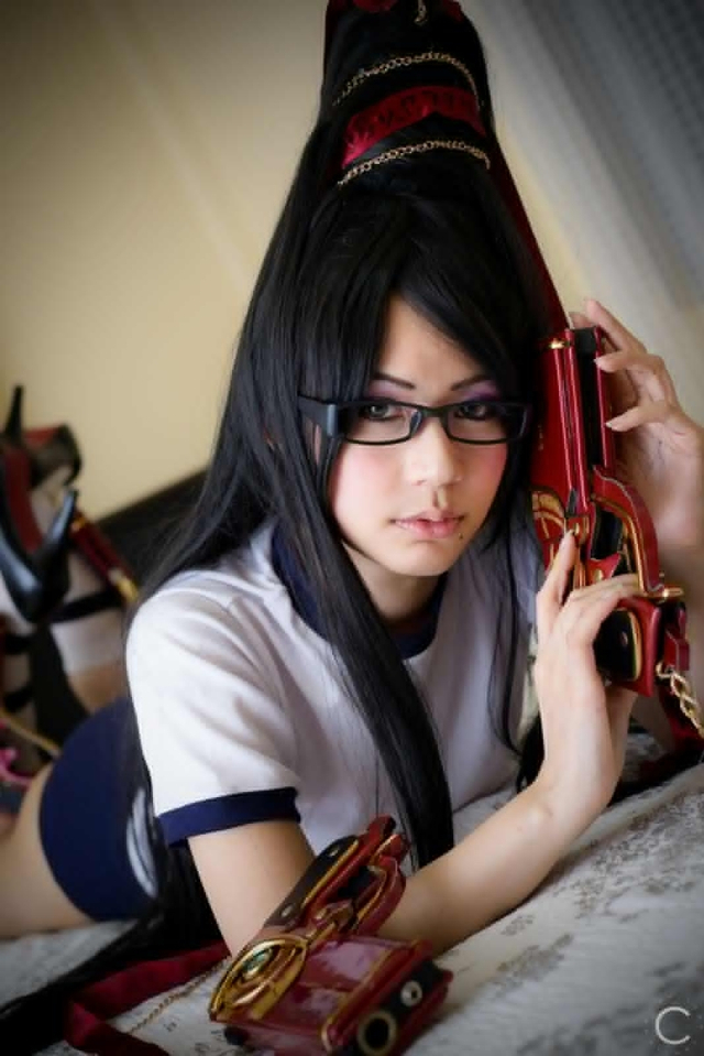 Awesome costumes: Thailand's Onnies rocks Bayonetta and League of Legends