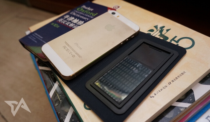 Chinese schoolkids are hiding their smartphones inside fake dictionaries