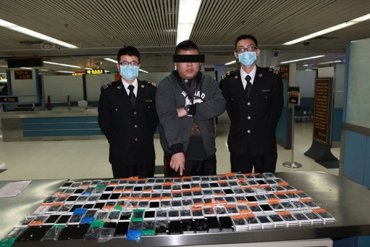 This is how your gray market iPhones get into China