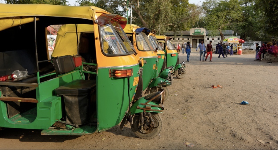 Jugnoo raises $3m to use auto rickshaws for everything