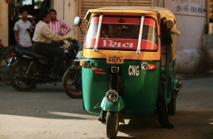 Jugnoo raises $3m to use auto rickshaws for everything