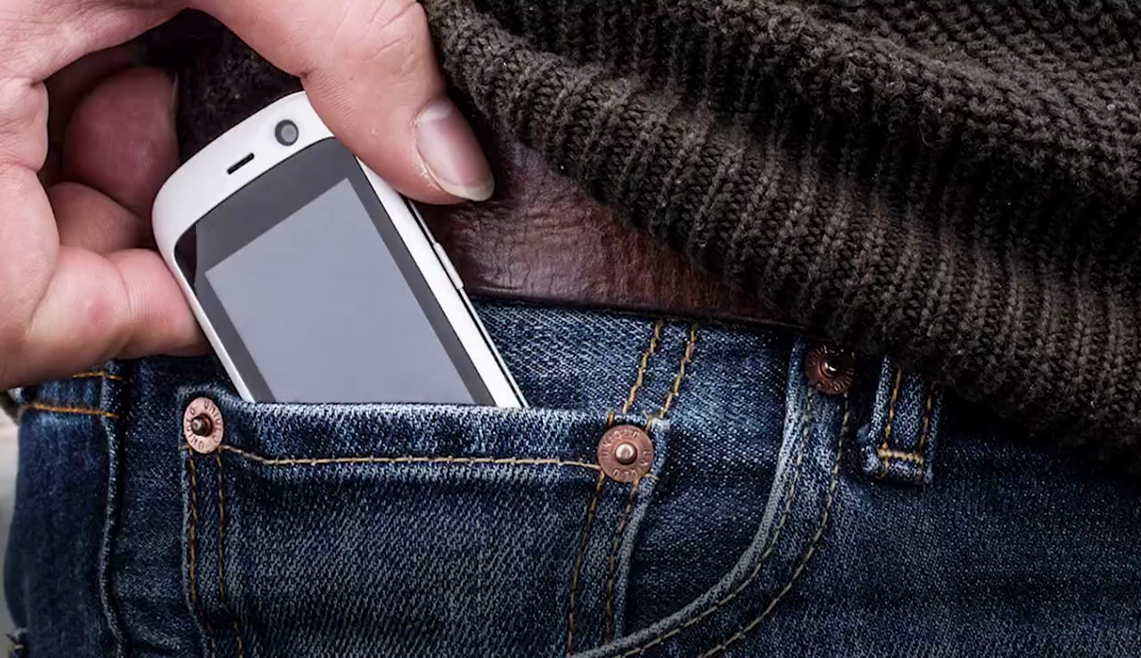 Video: This smartphone was made for your jeans' tiny pocket