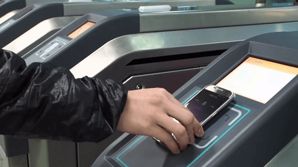 China's subway systems open up to phone payments