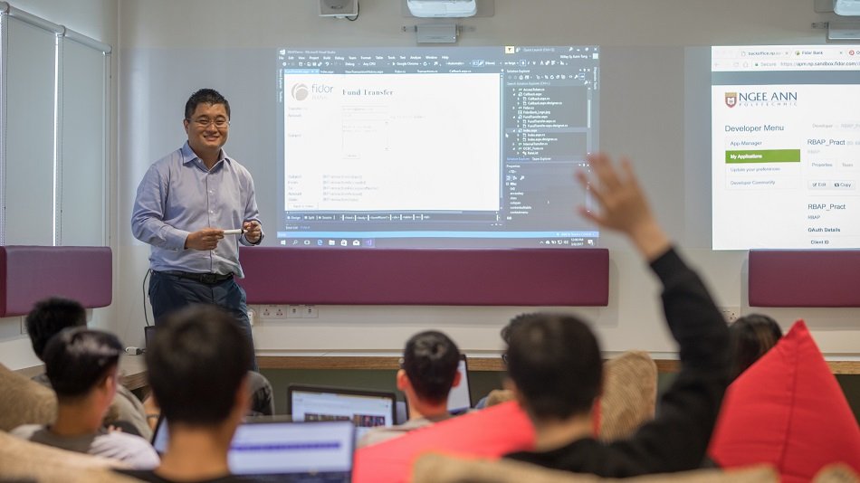 Polytechnics in Singapore add fintech courses