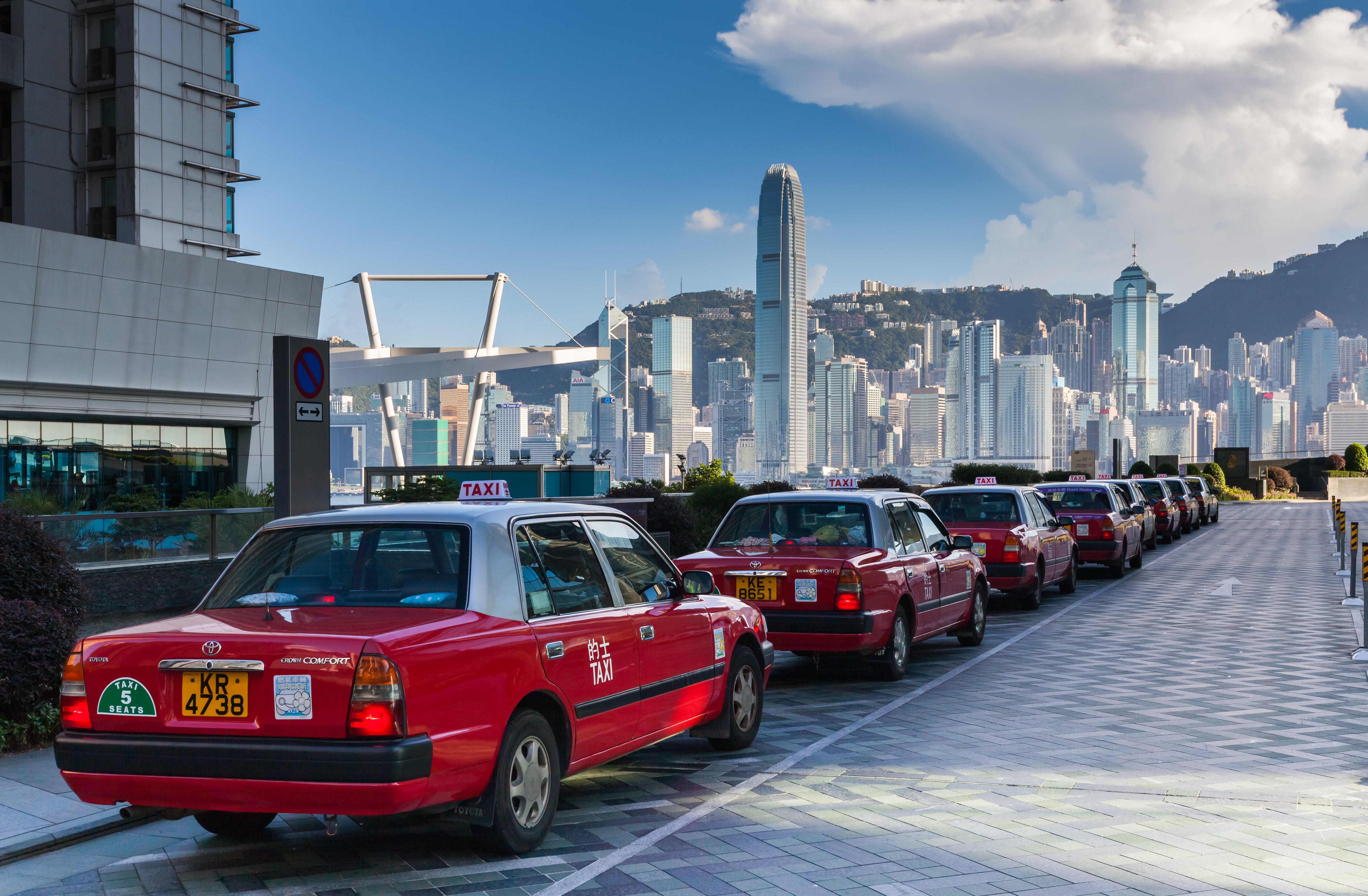 Uber's Hong Kong taxi-hailing service doing 'very nicely'