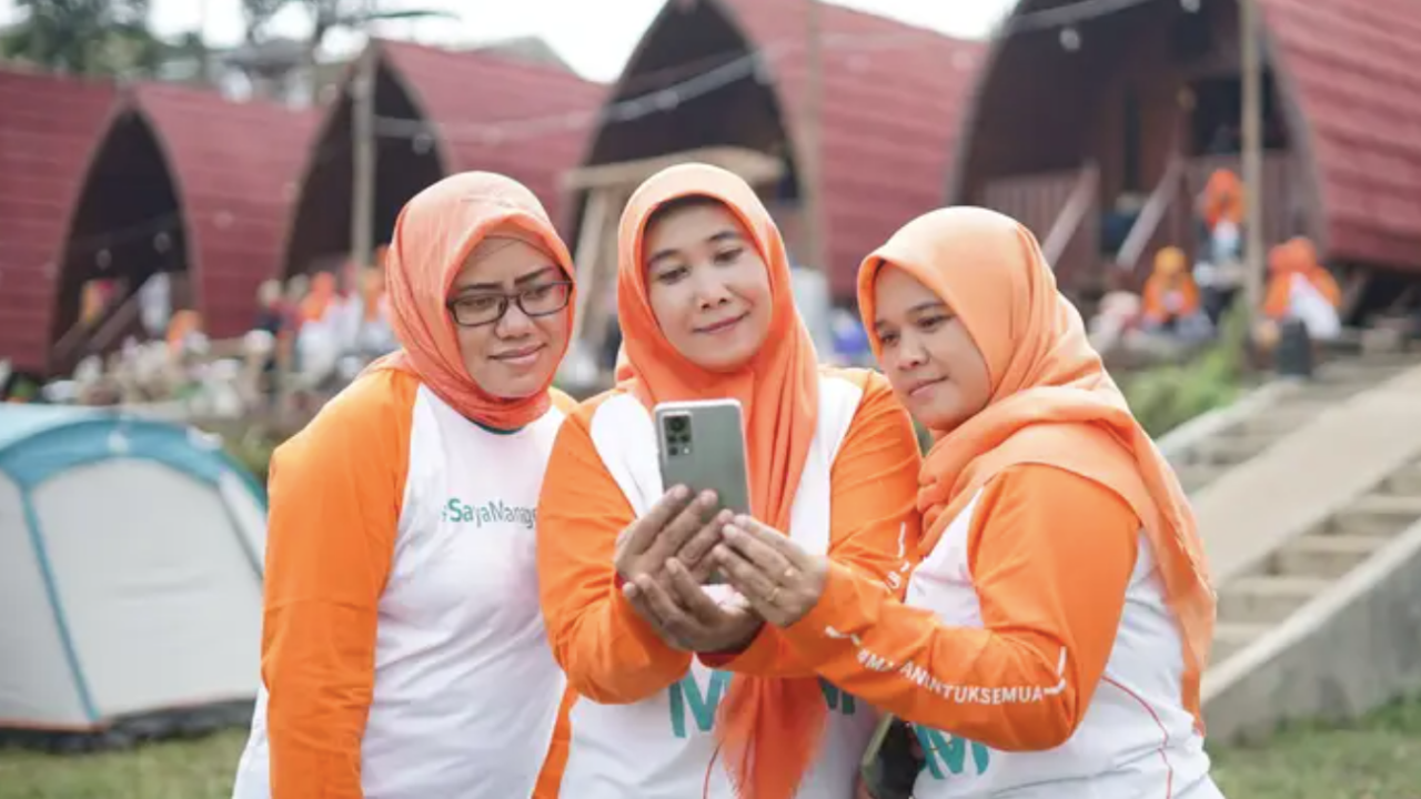 This Indonesian social commerce firm digitalized ‘arisan’ and grew ...