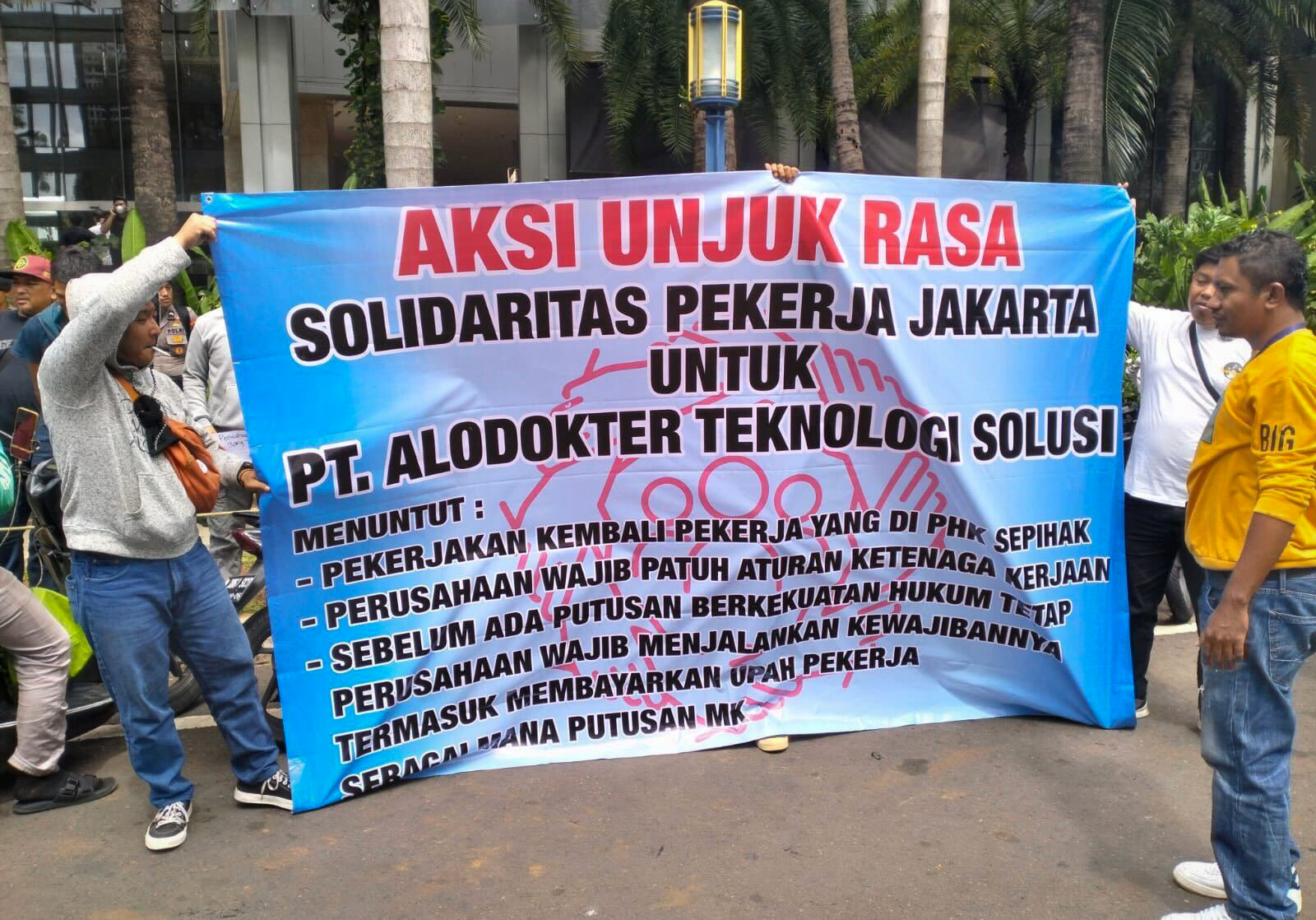 Alodokter employees protest over layoffs, dispute severance pay