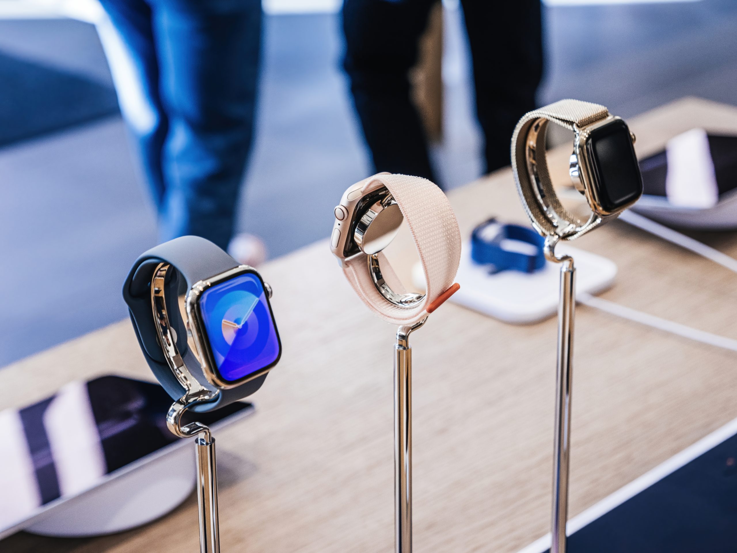 India's smartwatch shipments drop 30% as Apple jumps 141%