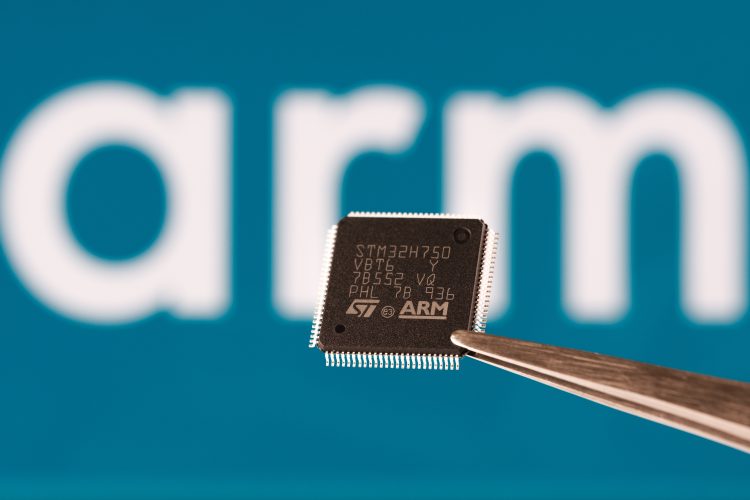 Arm hires Amazon chip exec in push to build own chips