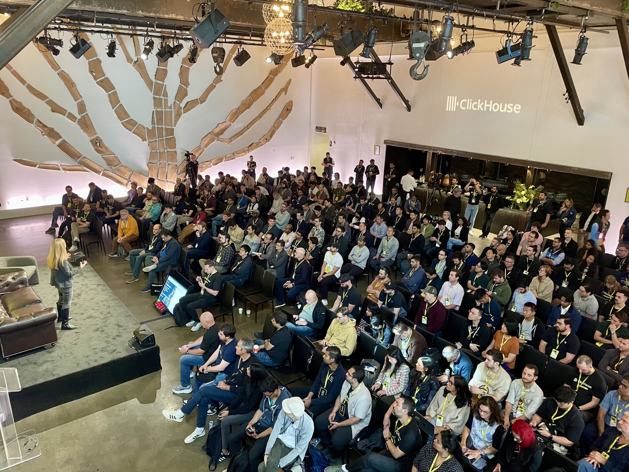 Khosla Ventures leads $350m raise for AI-driven database firm