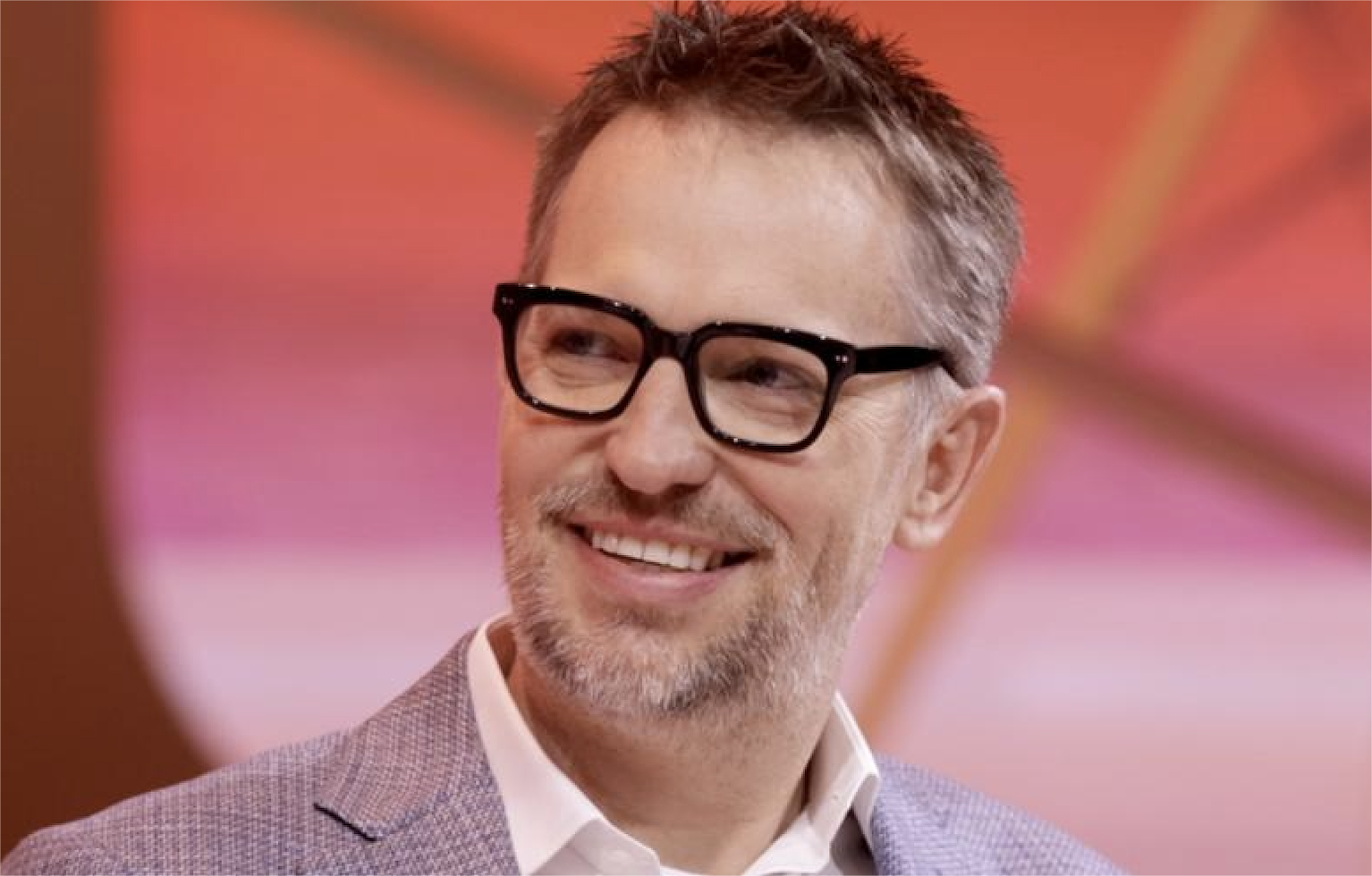 Microsoft taps LinkedIn CEO to oversee AI, Office tools