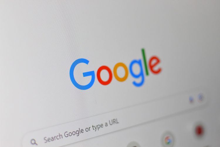 Google adds AI summaries to Discover feed in the US