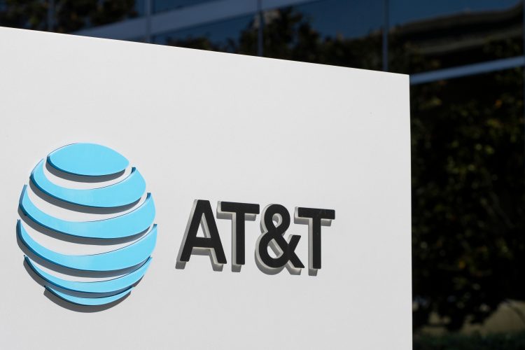 AT&T to expand 5G with $23b spectrum purchase from telecom firm