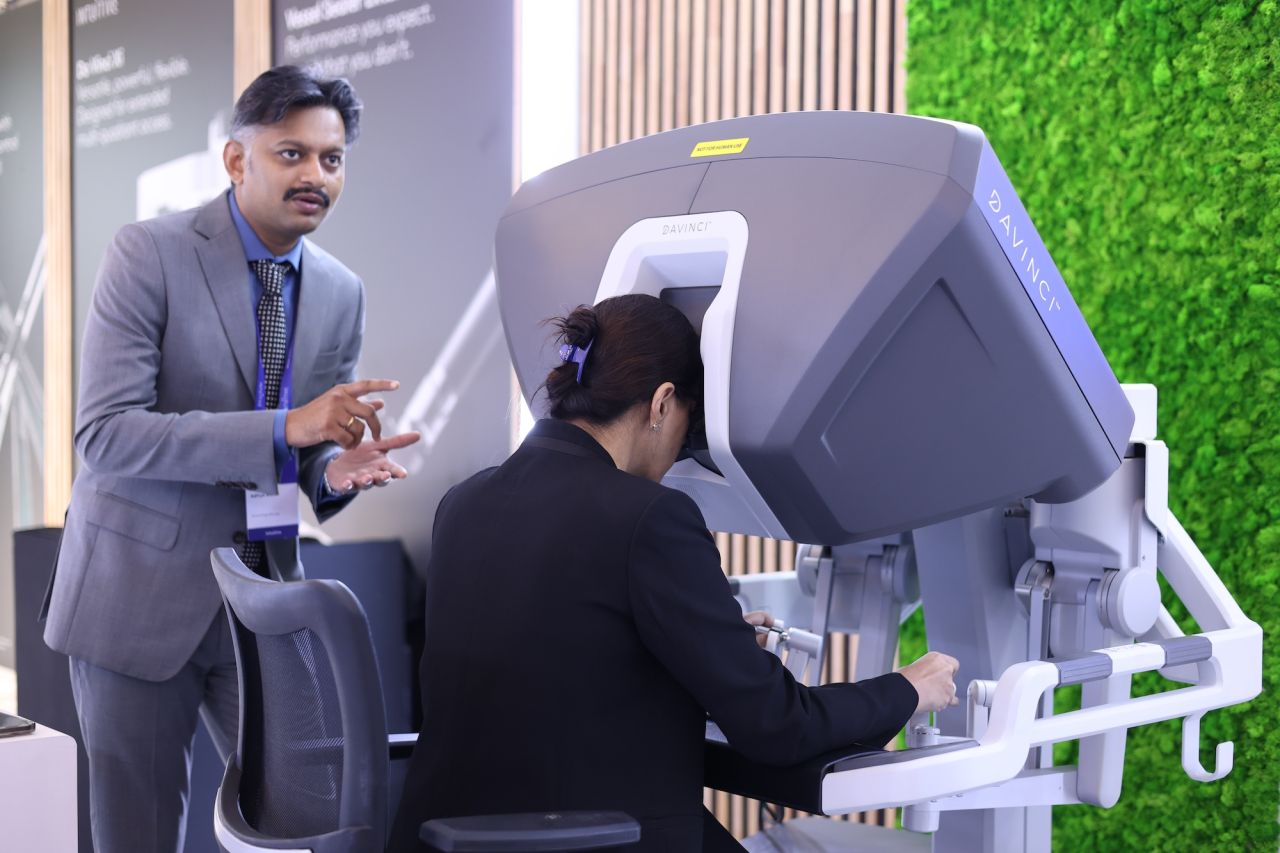 US robotic surgery firm Intuitive revenue hits $2.44b in Q2 2025