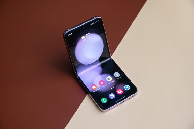 Samsung tops Q3 foldable market with 64% share: report