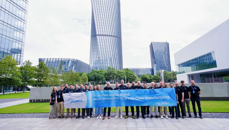 Chinese home appliance maker Midea unveils six-armed humanoid robot